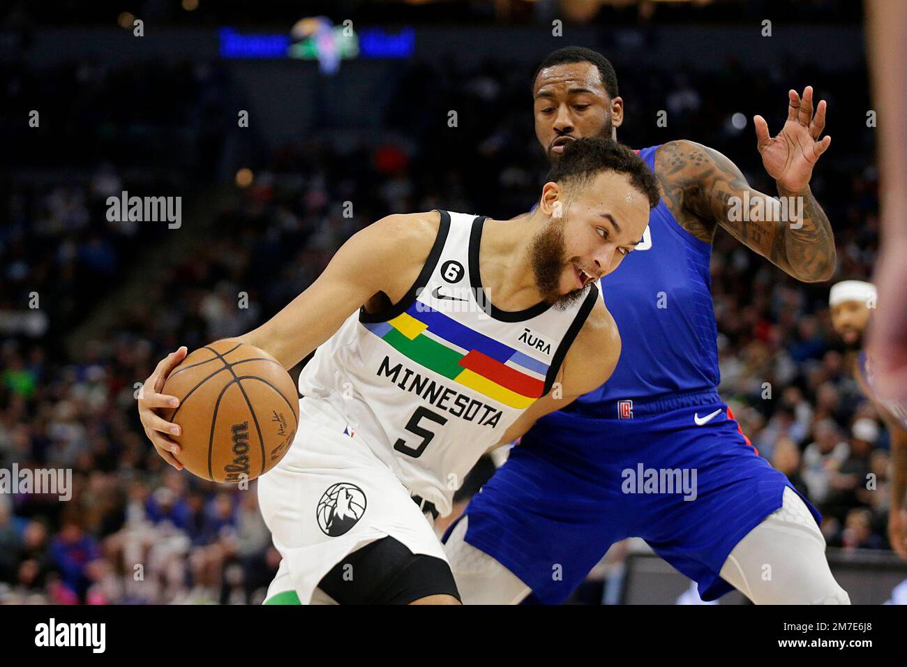 Minnesota Timberwolves forward Kyle Anderson (5) drives on Los Angeles ...