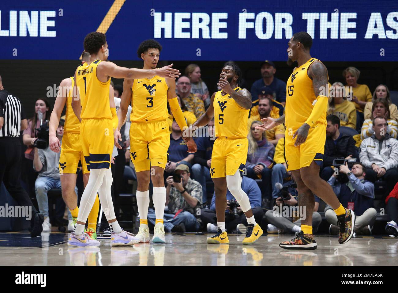 West Virginia players meet on court during the first half of an NCAA ...