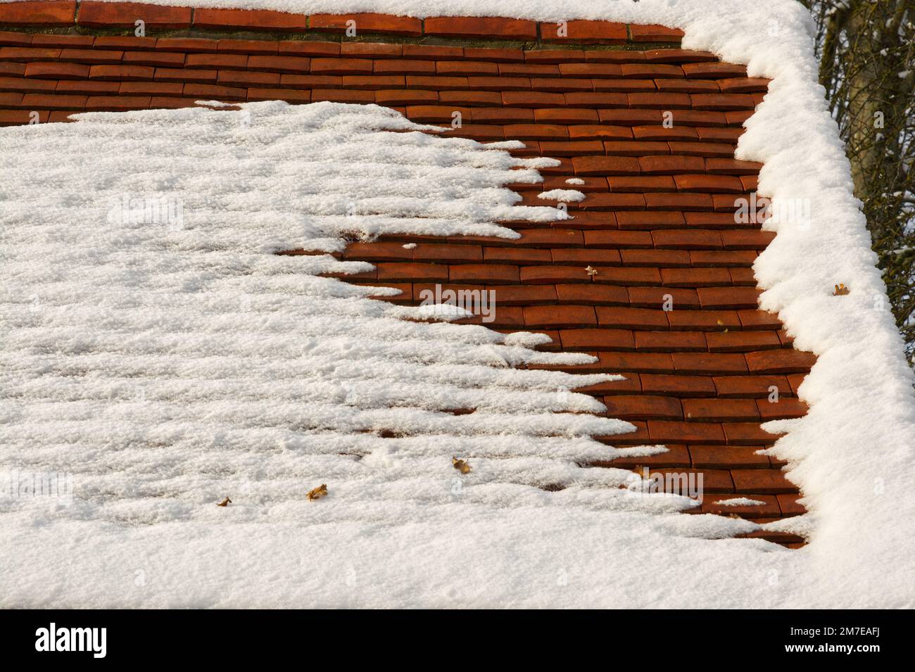 Snow tile hi-res stock photography and images - Alamy