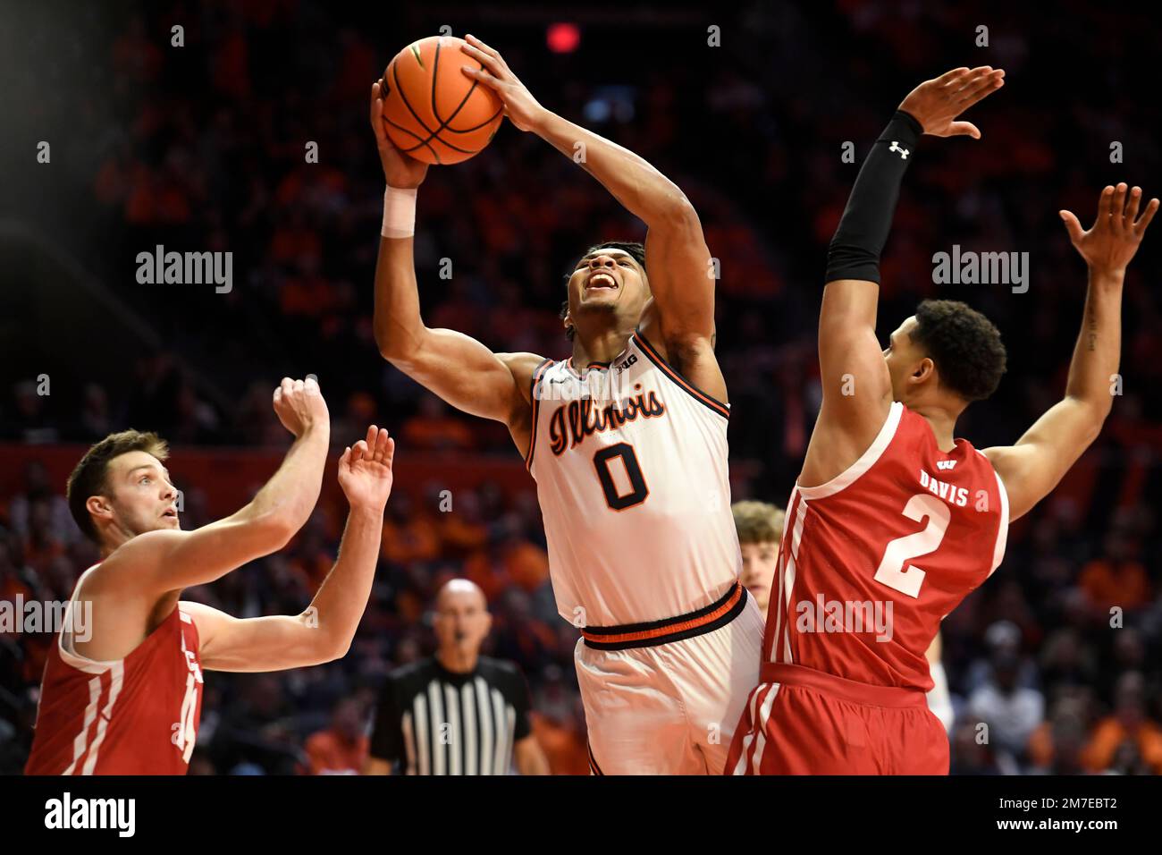 Illinois' Terrence Shannon Jr. (0) shoots between Wisconsin's Jordan ...