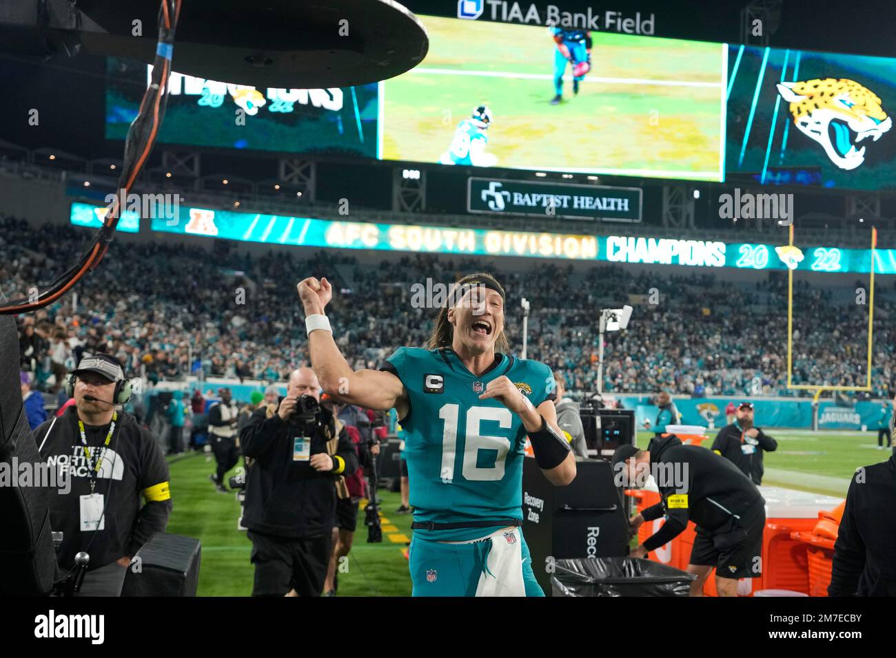Jacksonville Jaguars quarterback Trevor Lawrence (16) celebrates after ...