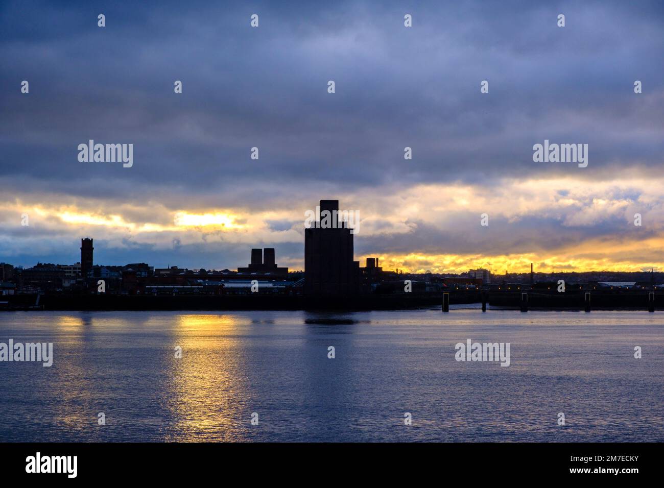 Sunset over the river Mersey, Liverpool reflecting colourful streaks of ...