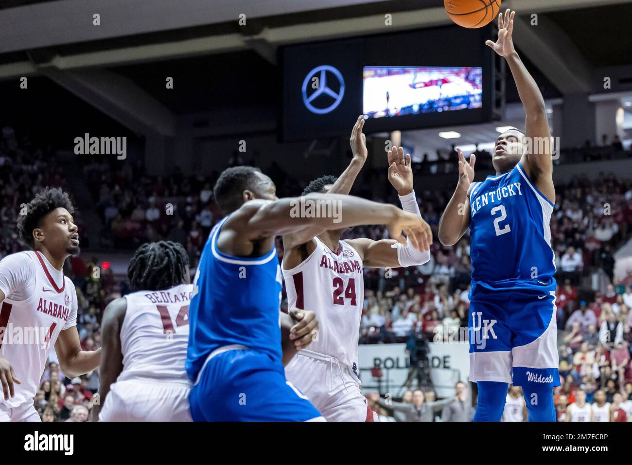 Kentucky guard Sahvir Wheeler (2) shoots over the Alabama defense ...