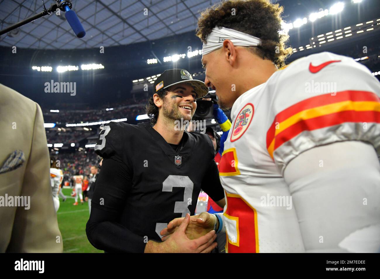 Las Vegas Raiders quarterback Jarrett Stidham (3) and Kansas City ...