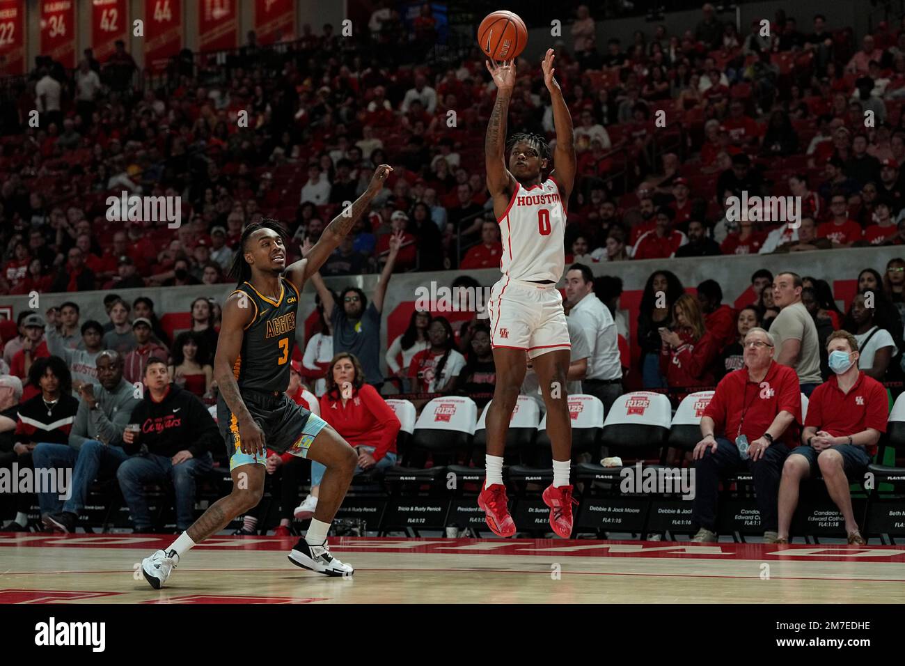 Houston guard Marcus Sasser (0), right, hits a three-pointer over North ...