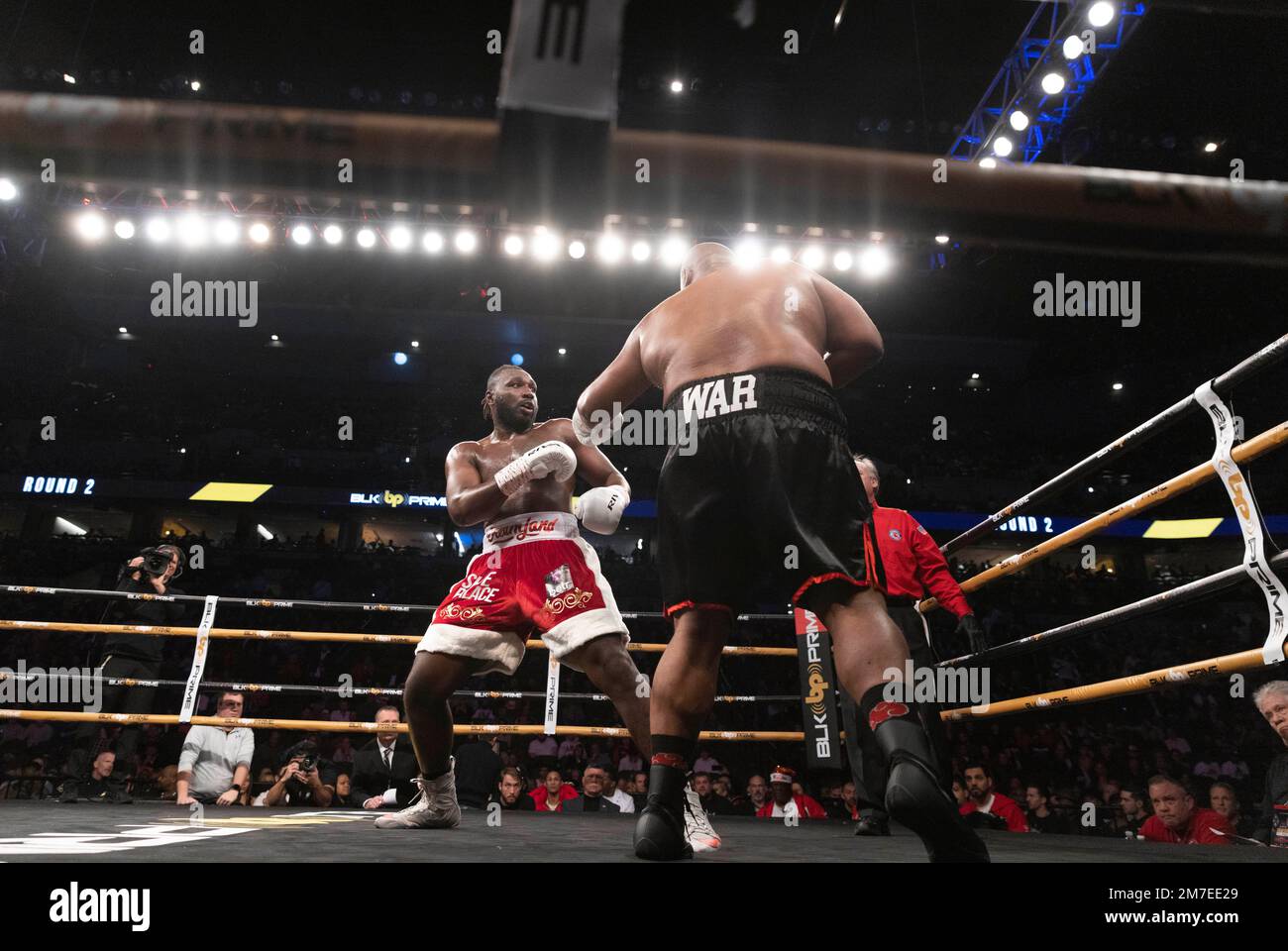 Jeremiah Milton, left, fights Dajuan Calloway during a heavyweight ...