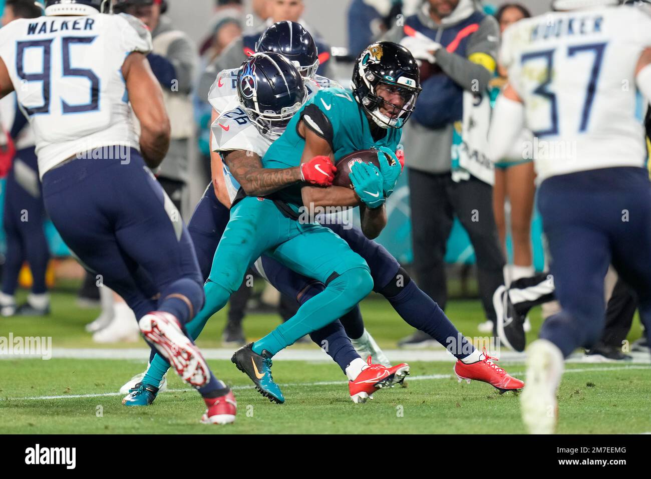Jacksonville Jaguars wide receiver Zay Jones (7) pulls in a pass ...