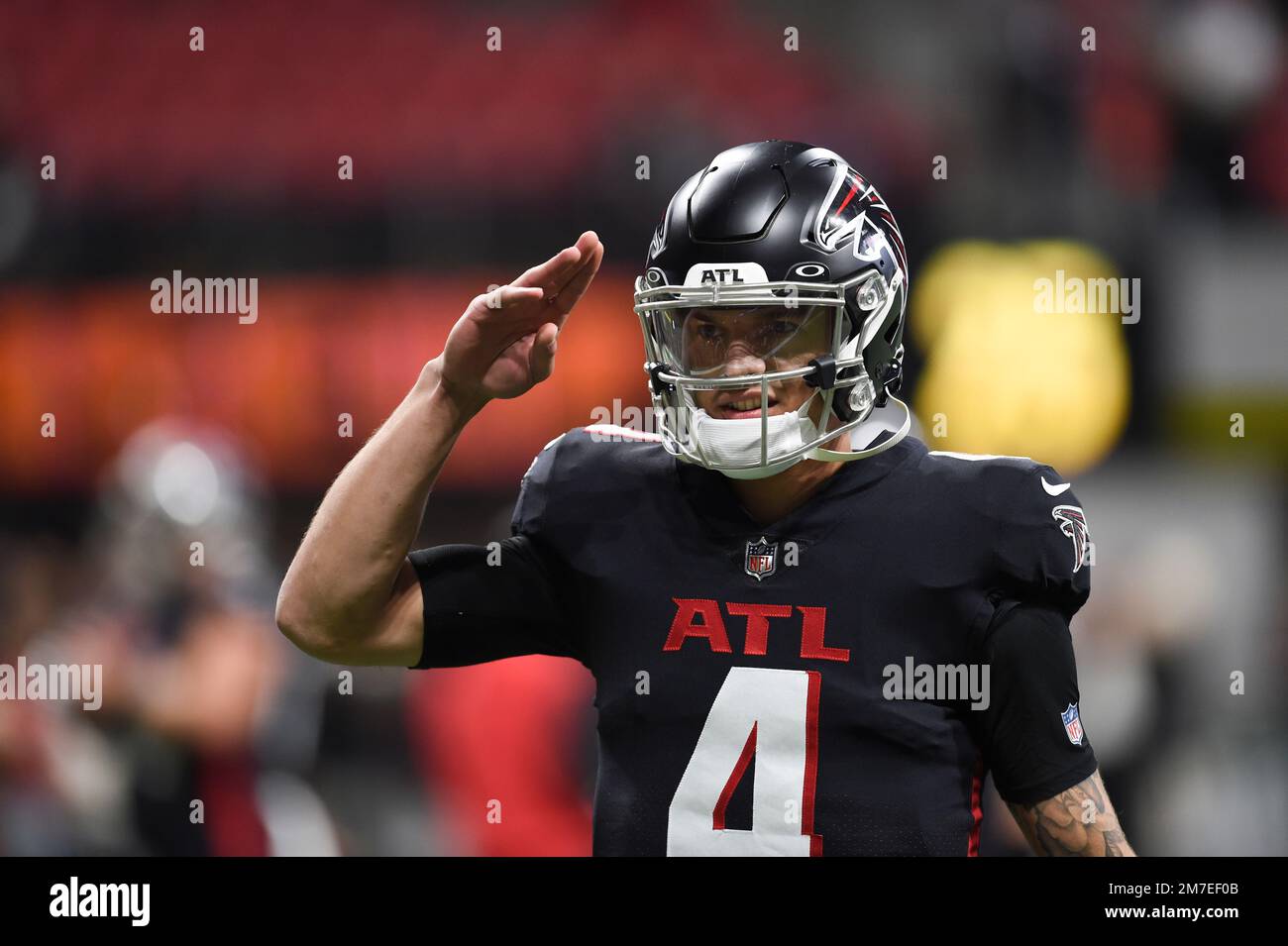 Atlanta Falcons quarterback Desmond Ridder (4) warms up before an NFL ...