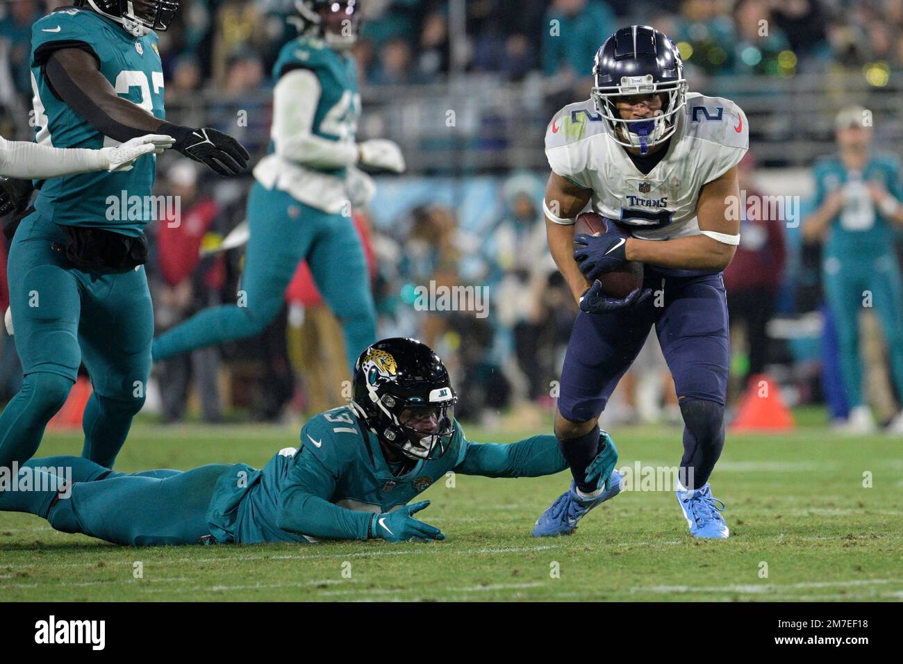 Tennessee Titans wide receiver Robert Woods (2) is stopped by ...