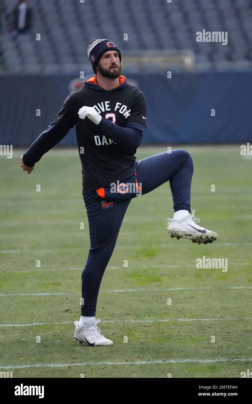Chicago Bears quarterback Nathan Peterman warms up before an NFL ...