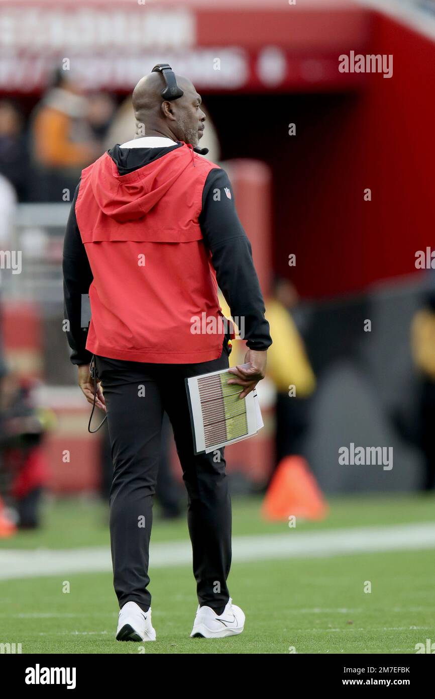 San Francisco 49ers assistant coach Anthony Lynn walks on the field ...