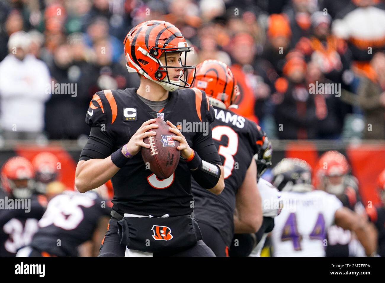 Cincinnati Bengals quarterback Joe Burrow (9) throws against the ...