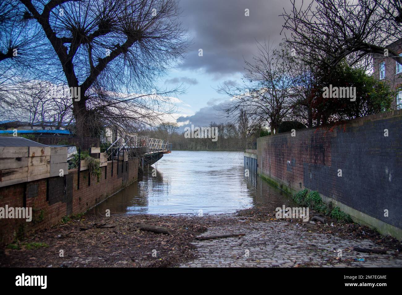 London, UK. 9th Jan, 2023. Chiswick Mall submerged by Exceptionally ...