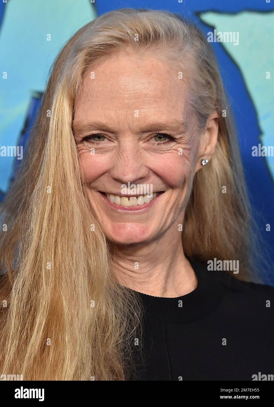 Suzy Amis Cameron arrives at the U.S.premiere of "Avatar: The Way of ...