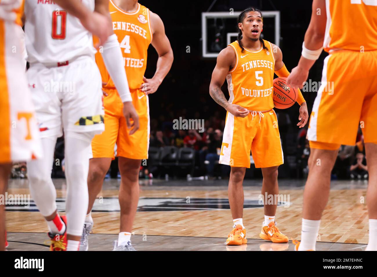 Tennessee guard Zakai Zeigler (5) holds the ball during an NCAA college ...