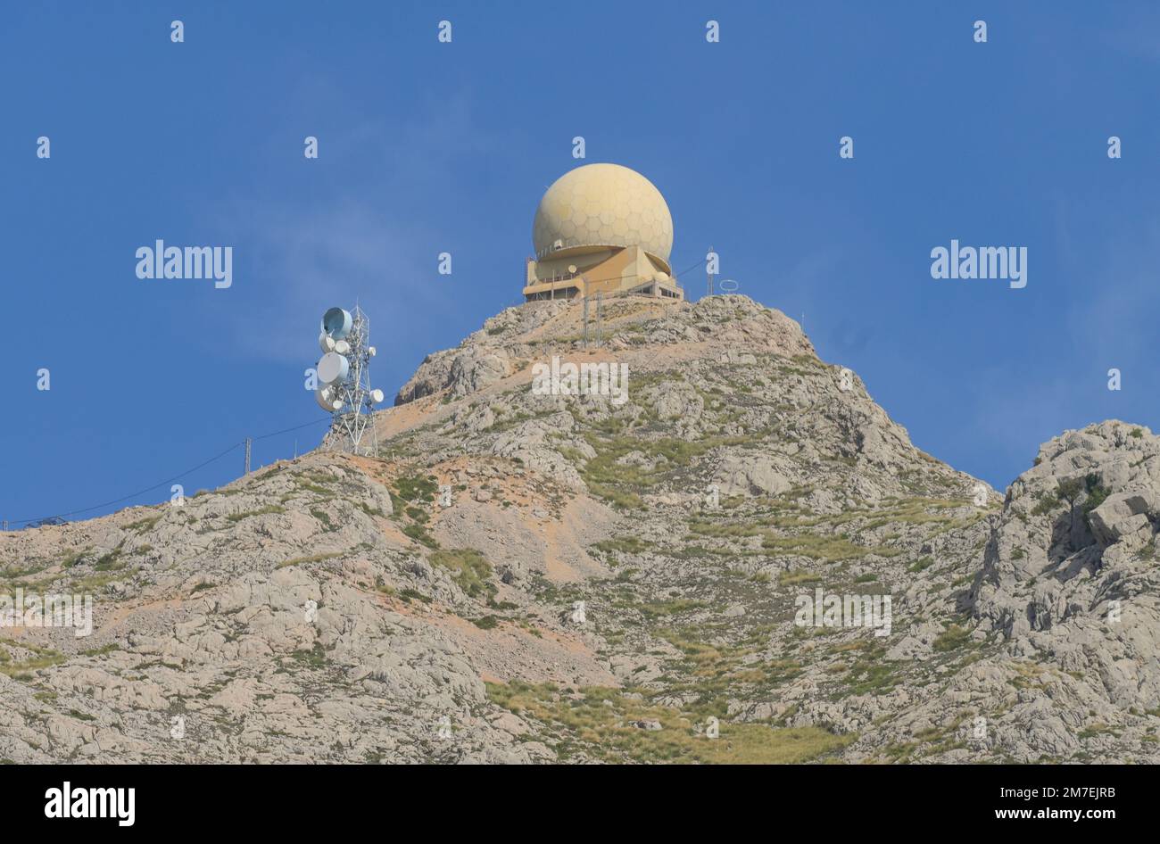 Telekommunikationsstation hi-res stock photography and images - Alamy