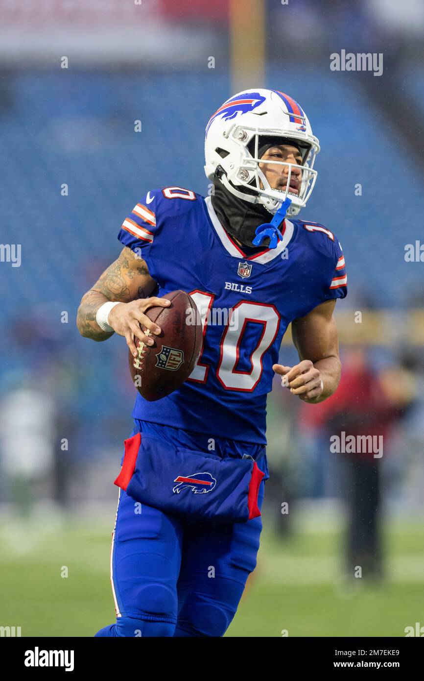 Buffalo Bills wide receiver Khalil Shakir (10) warms up before playing ...