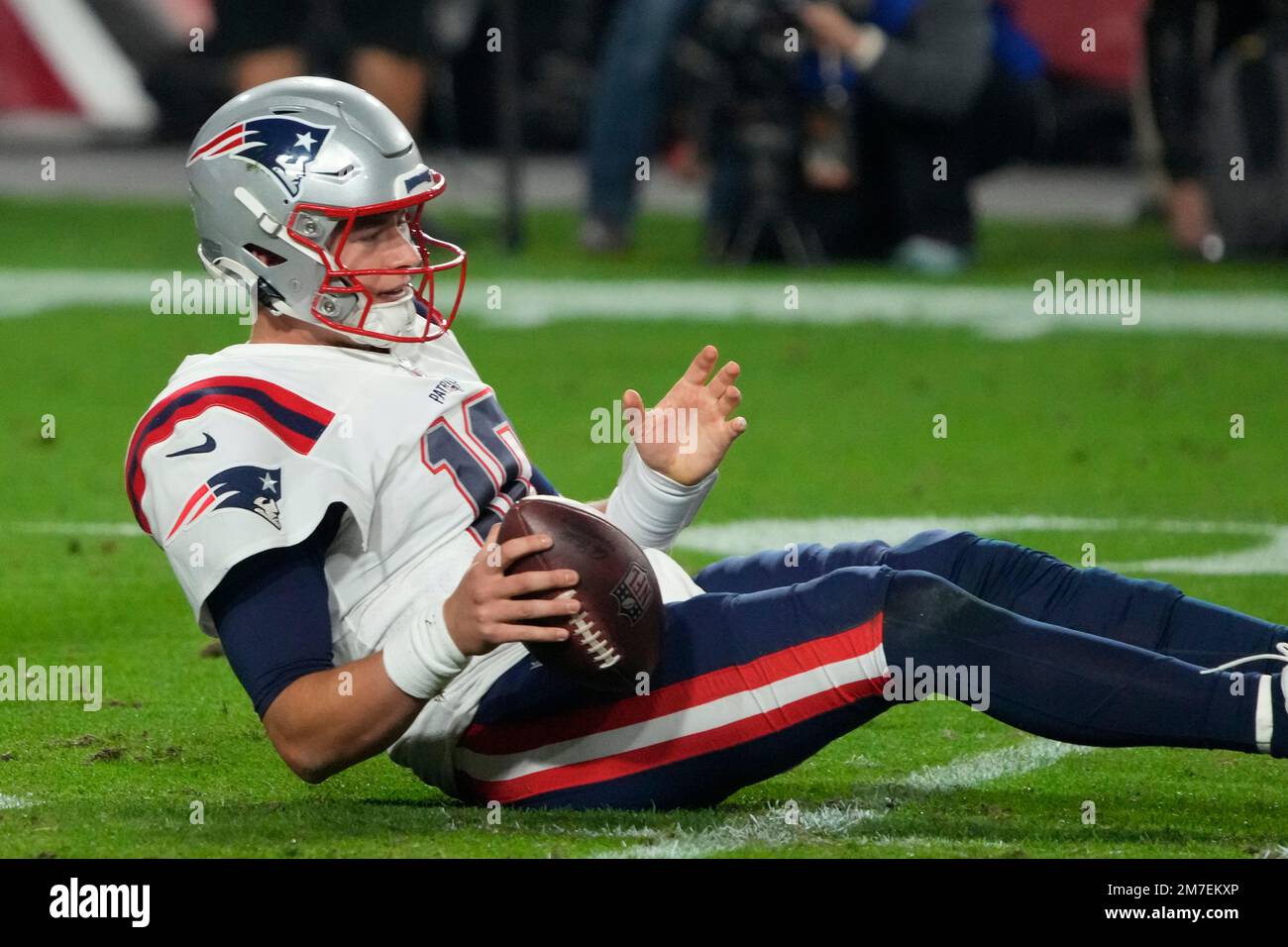 New England Patriots quarterback Mac Jones (10) against the Arizona ...