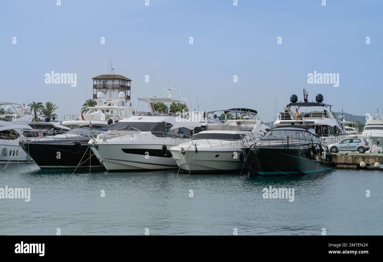 Yachthafen puerto portals hi-res stock photography and images - Alamy