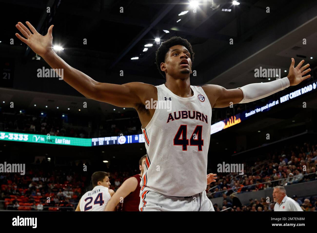 Auburn center Dylan Cardwell defends an inbound pass during the first ...