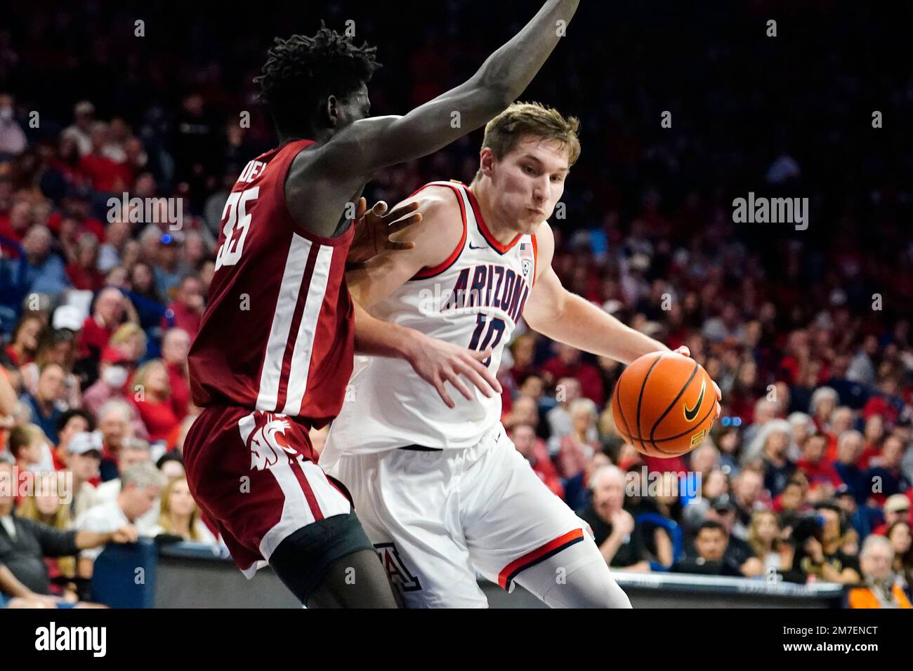 Arizona's Azuolas Tubelis (10) drives past Mouhamed Gueye (35) during ...