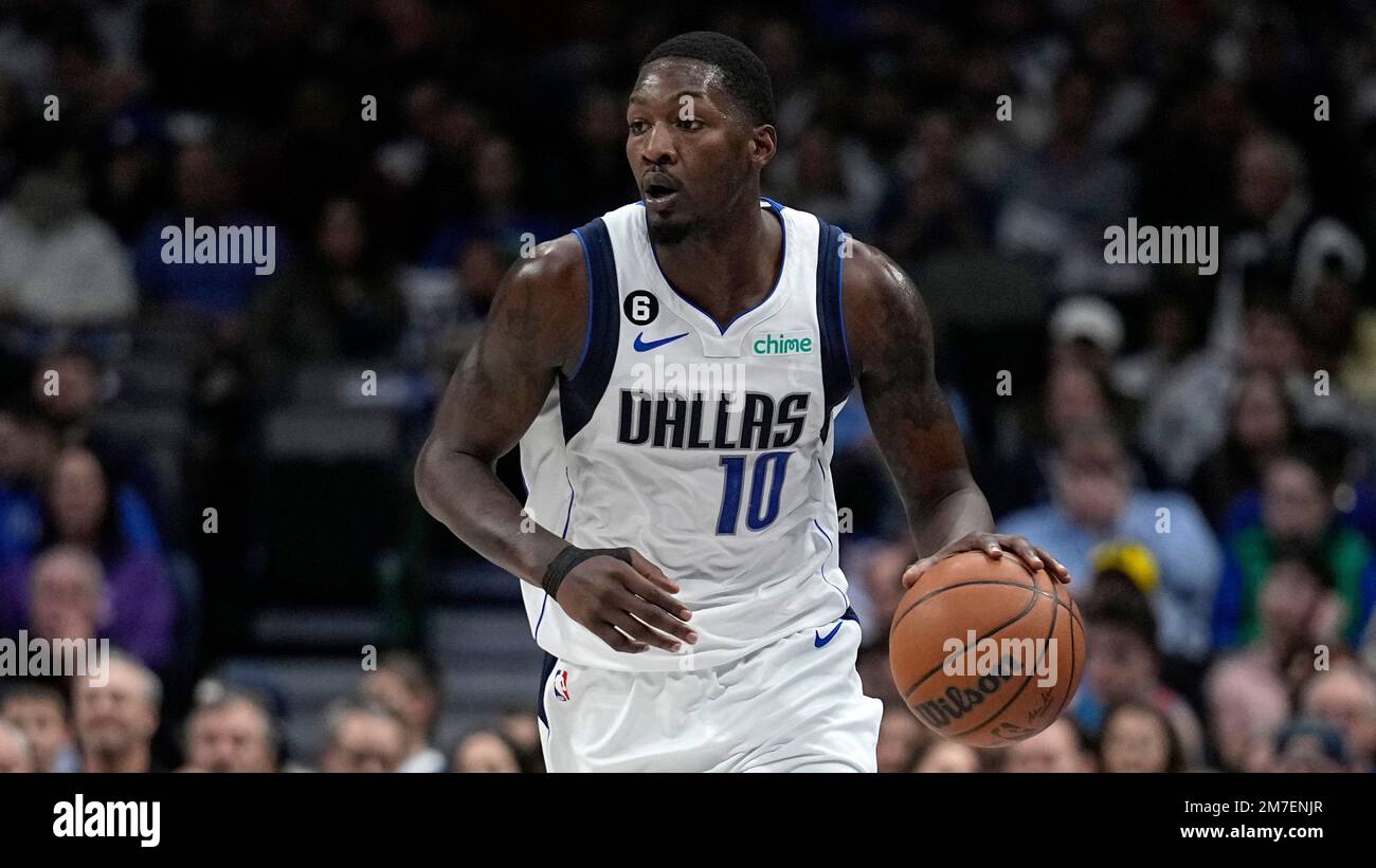 Dallas Mavericks forward Dorian Finney-Smith (10) handles the ball ...