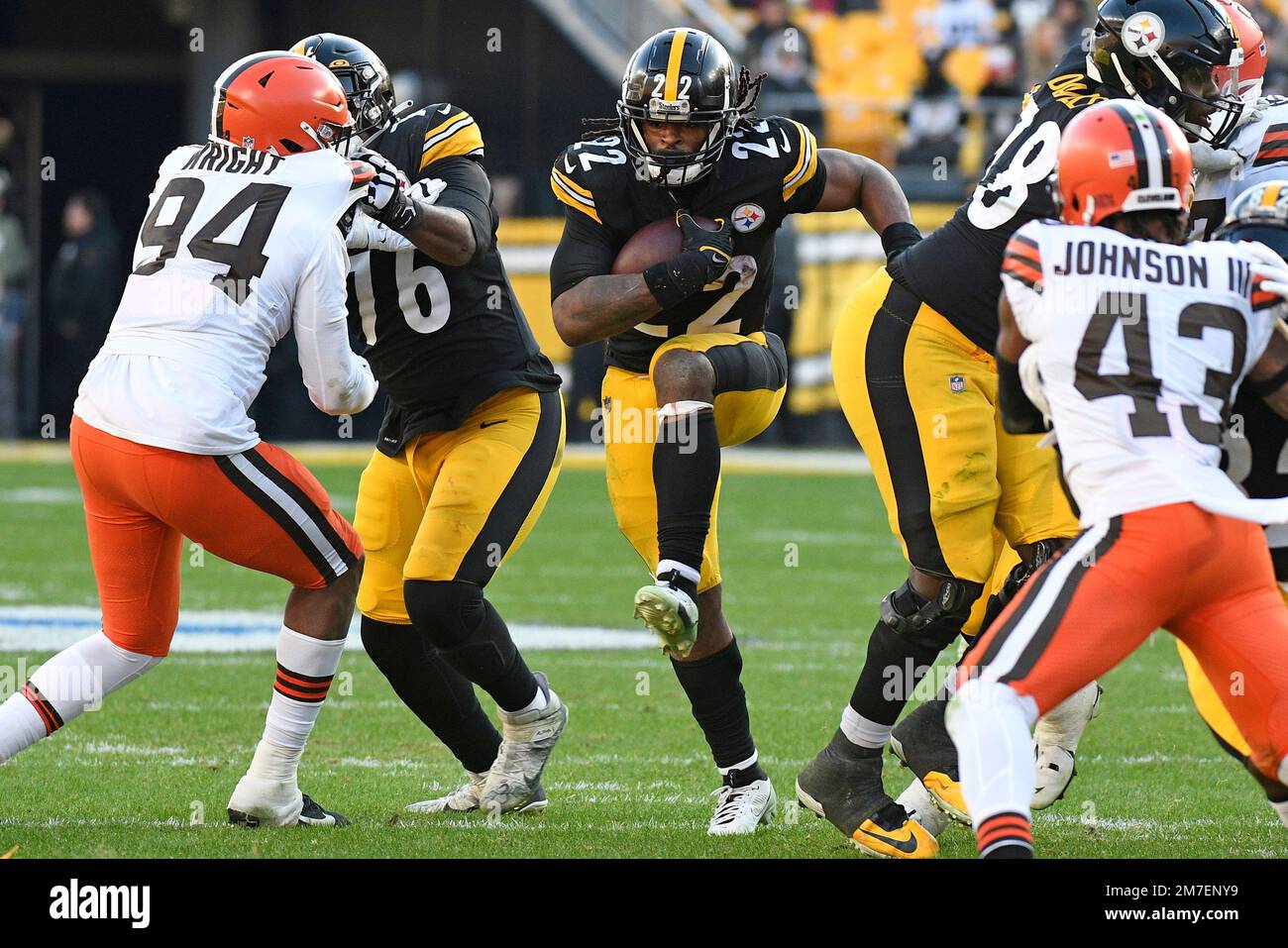 Pittsburgh Steelers running back Najee Harris (22) carries the ball ...