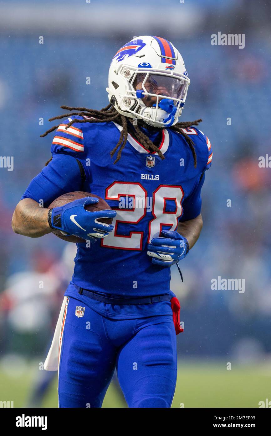 Buffalo Bills wide running back James Cook (28) warms up before playing ...