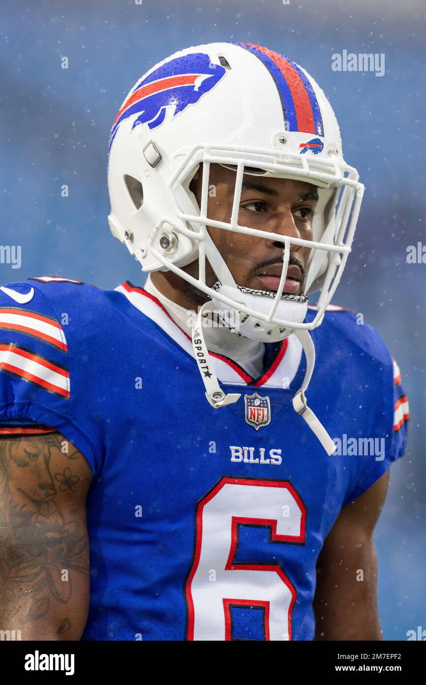 Buffalo Bills wide receiver Isaiah McKenzie (6) warms up before playing ...