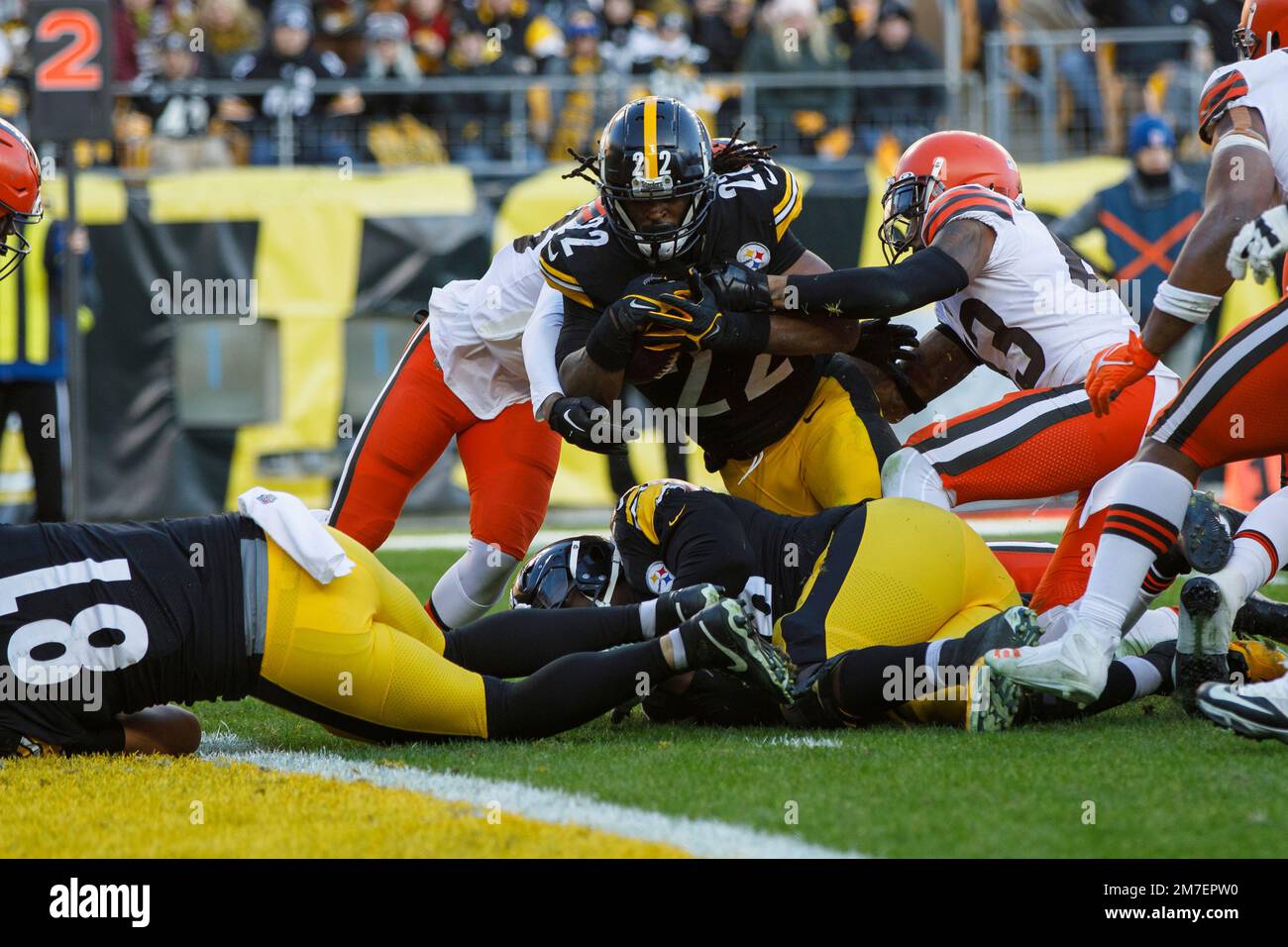 Pittsburgh Steelers running back Najee Harris (22) rushes for a ...