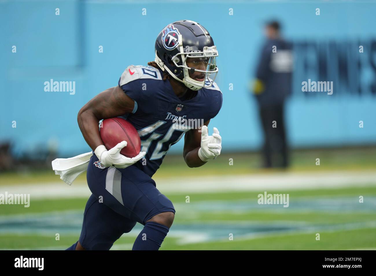 Tennessee Titans running back Dontrell Hilliard (40) returns a kick ...
