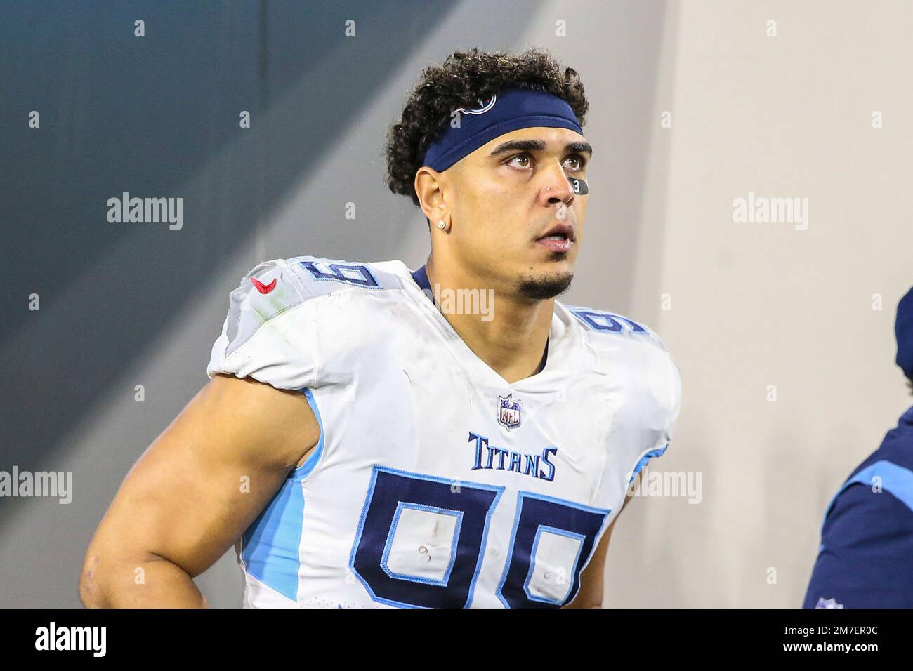 Tennessee Titans linebacker Rashad Weaver (99) jogs onto the field ...