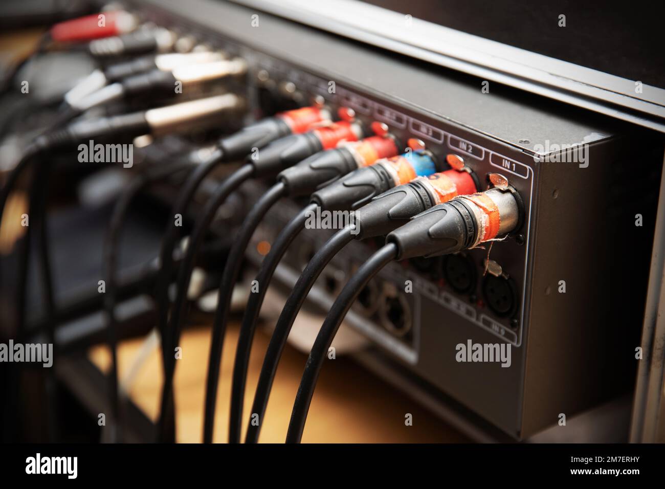 Music wires connected to amplifier Stock Photo - Alamy