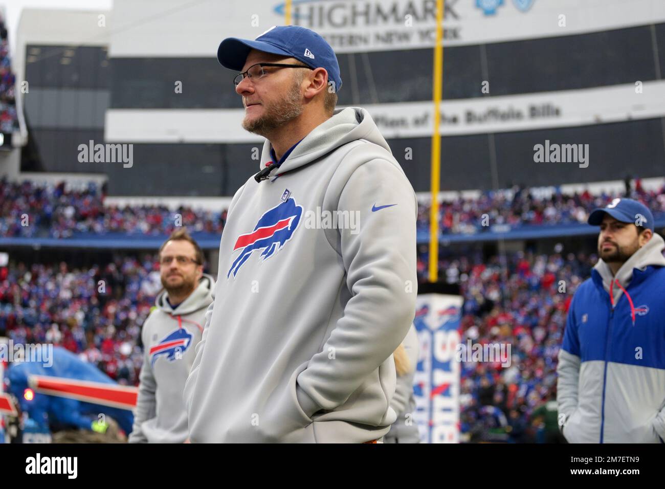 Bills assistant athletic trainer Denny Kellington takes the field ...