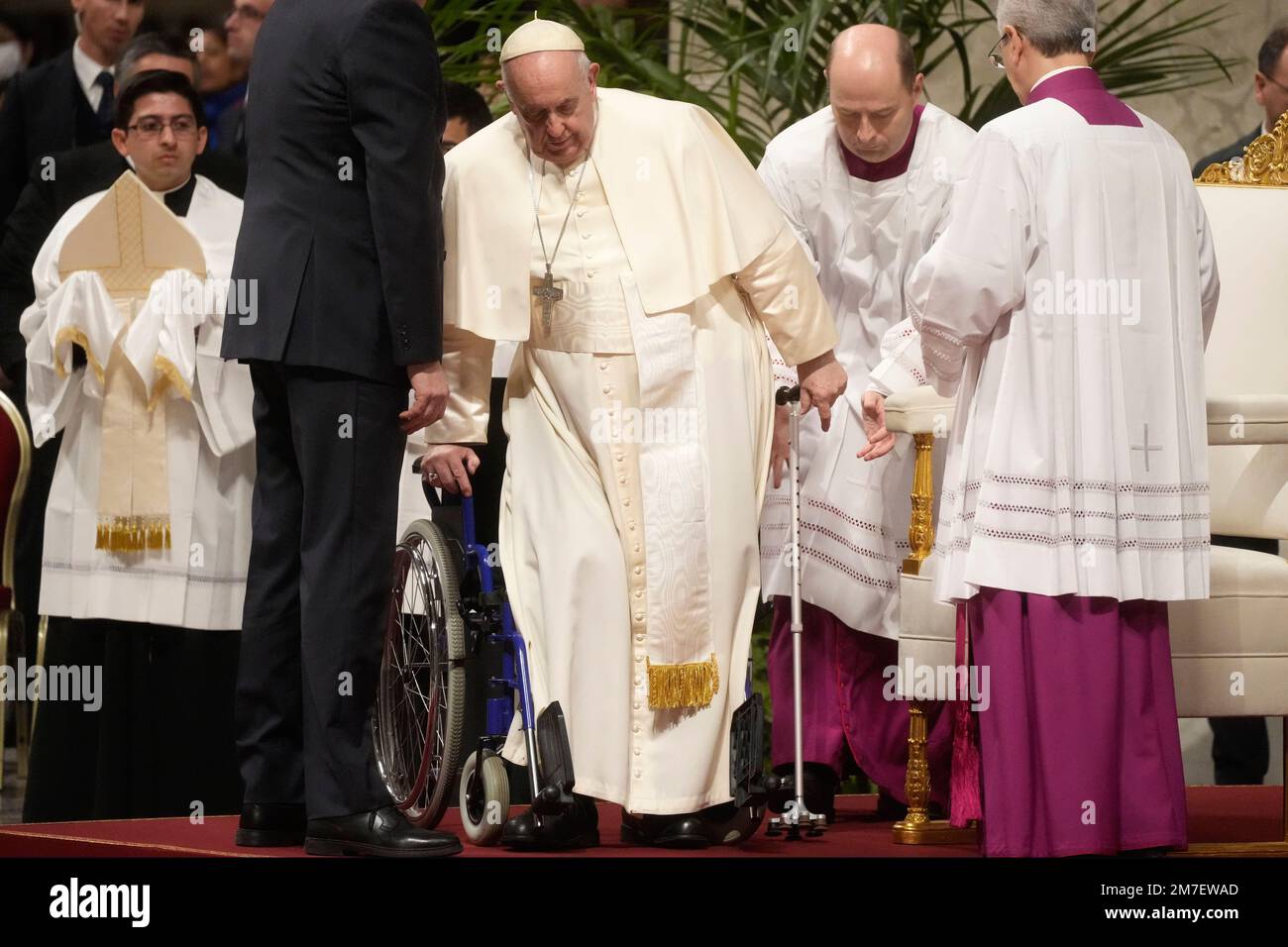 Pope Francis misses loses his cane as he arrives in St. Peter's ...