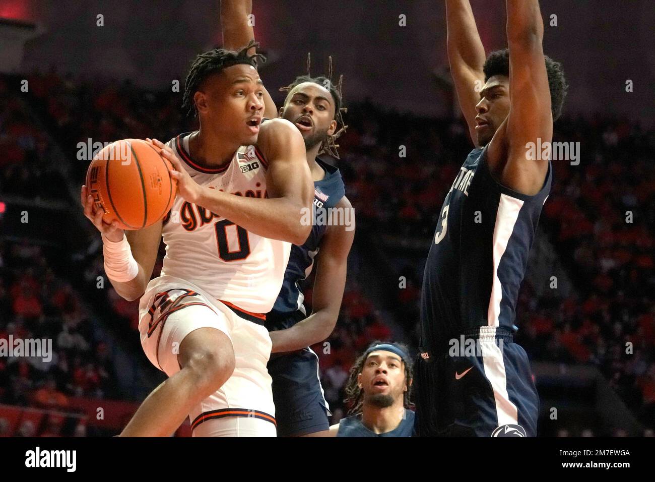 Illinois guard Terrence Shannon Jr. looks to pass during an NCAA ...