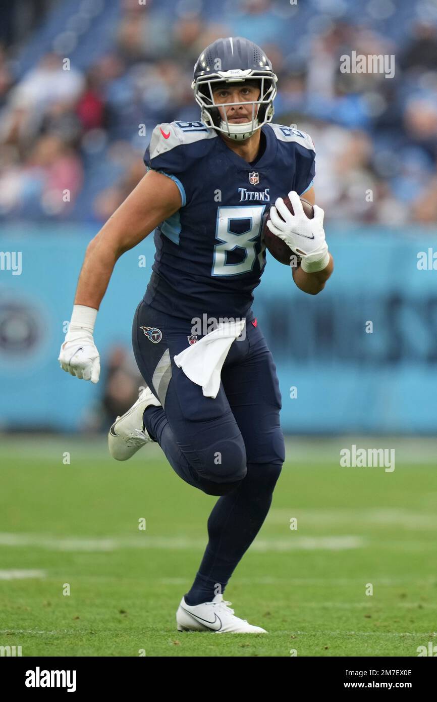 Tennessee Titans tight end Austin Hooper (81) runs for a first down ...