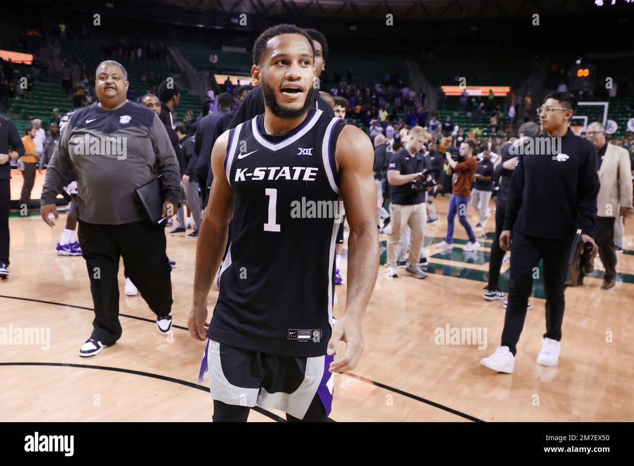 Kansas State guard Markquis Nowell (1) looks to the bench following an ...