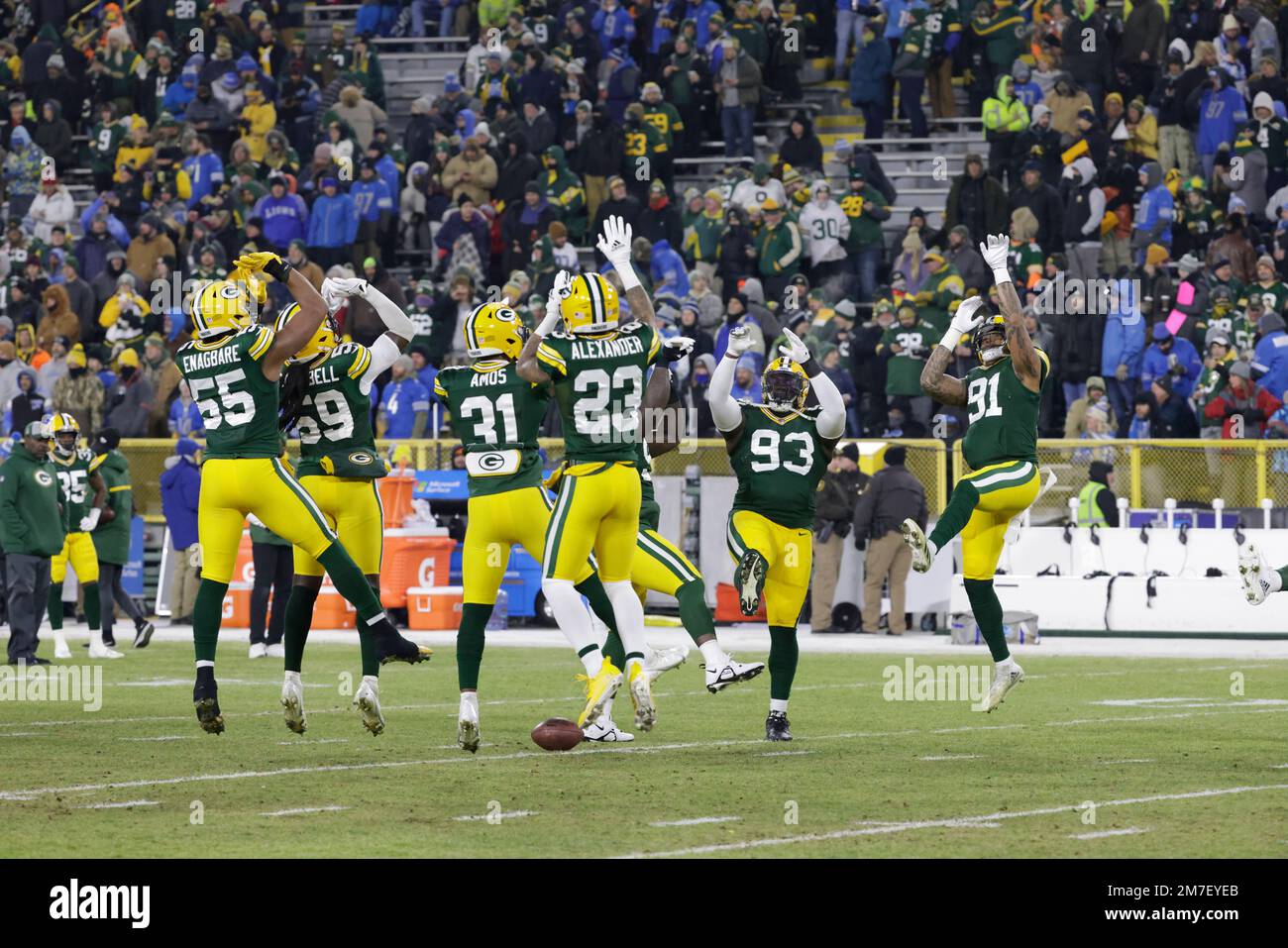 Members of the Green Bay Packers warm up before the start of an NFL ...