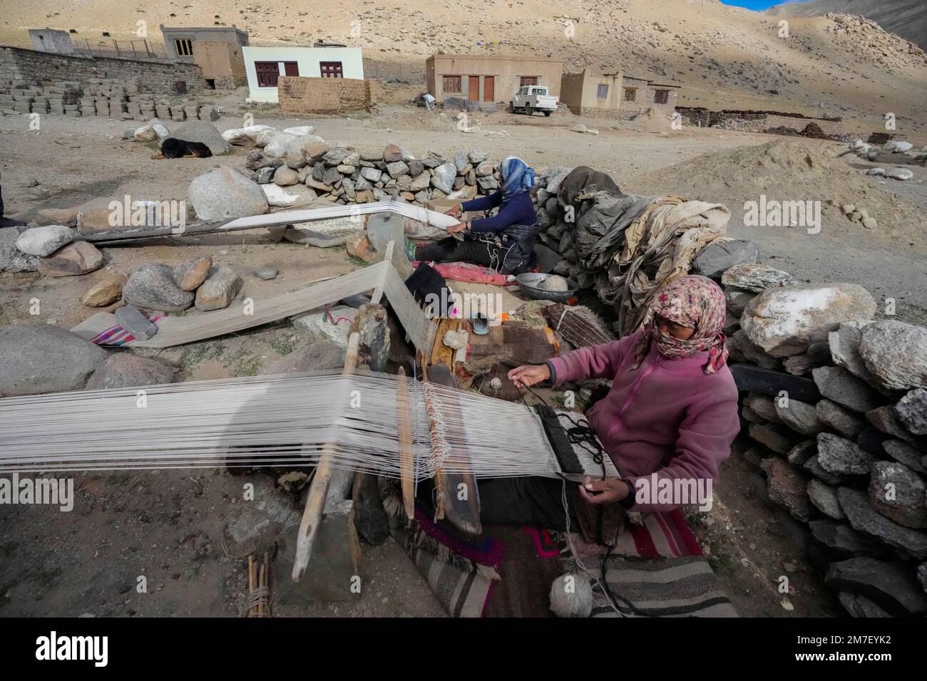Nomad women weave a carpet in remote Kharnak village in the cold desert ...