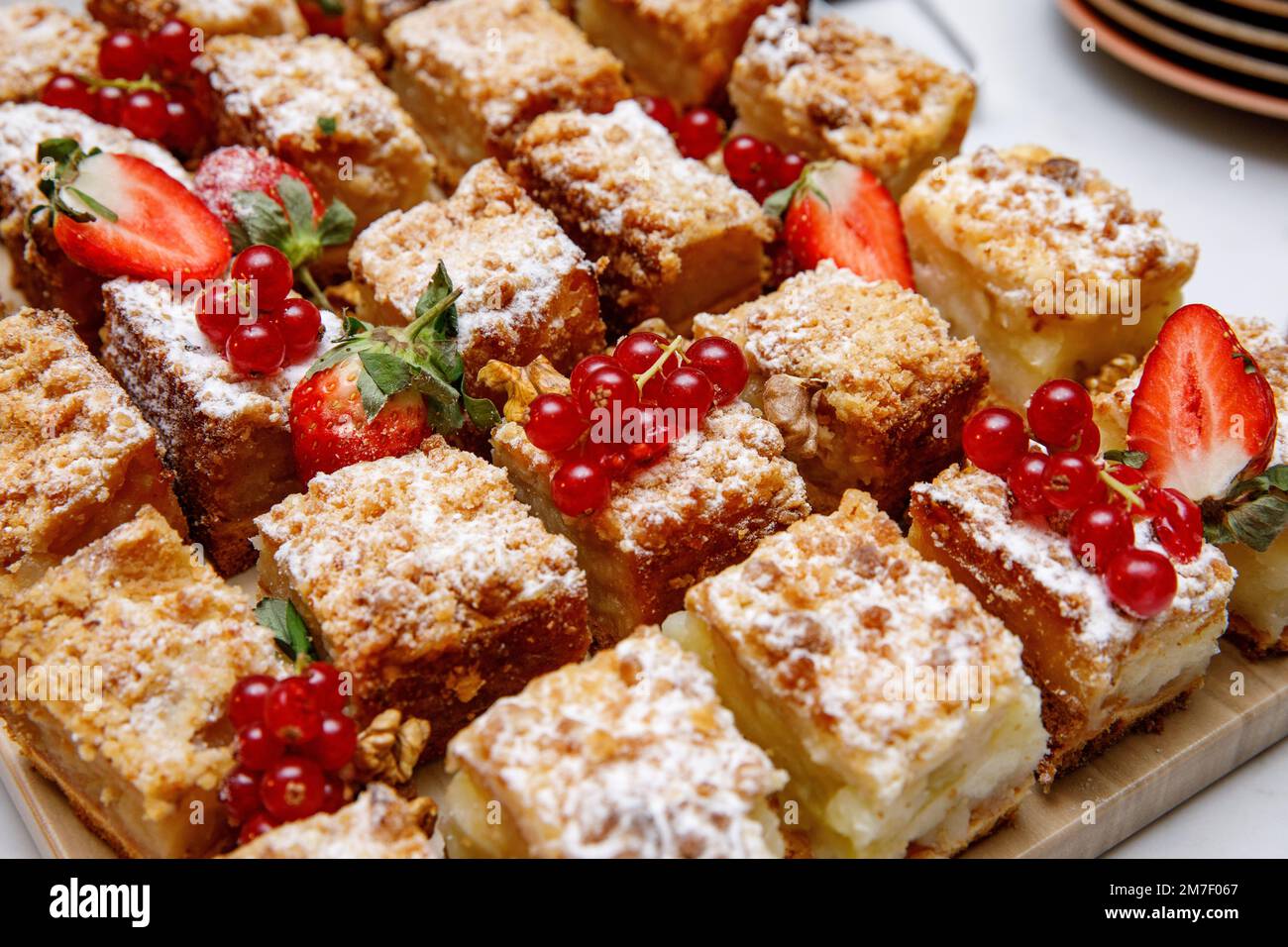 Filling topping apple crumble hi-res stock photography and images - Alamy