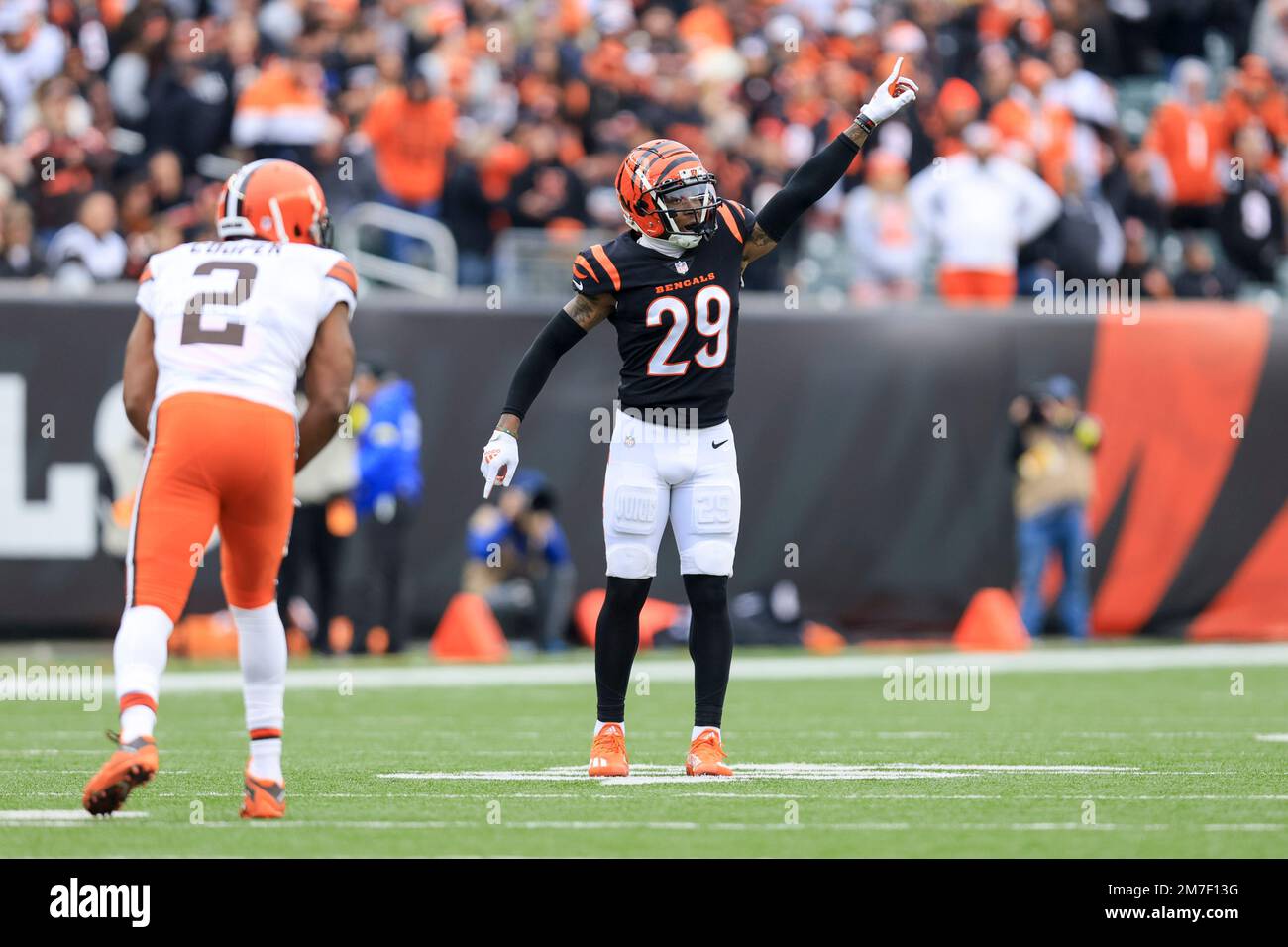Cincinnati Bengals cornerback Cam Taylor-Britt (29) signals prior to a ...