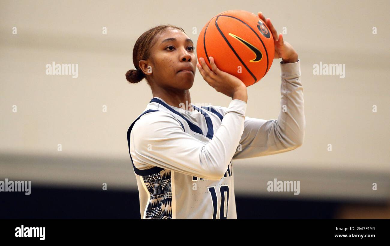 Georgetown guard Kennedy Fauntleroy (10) takes a shot during an NCAA ...