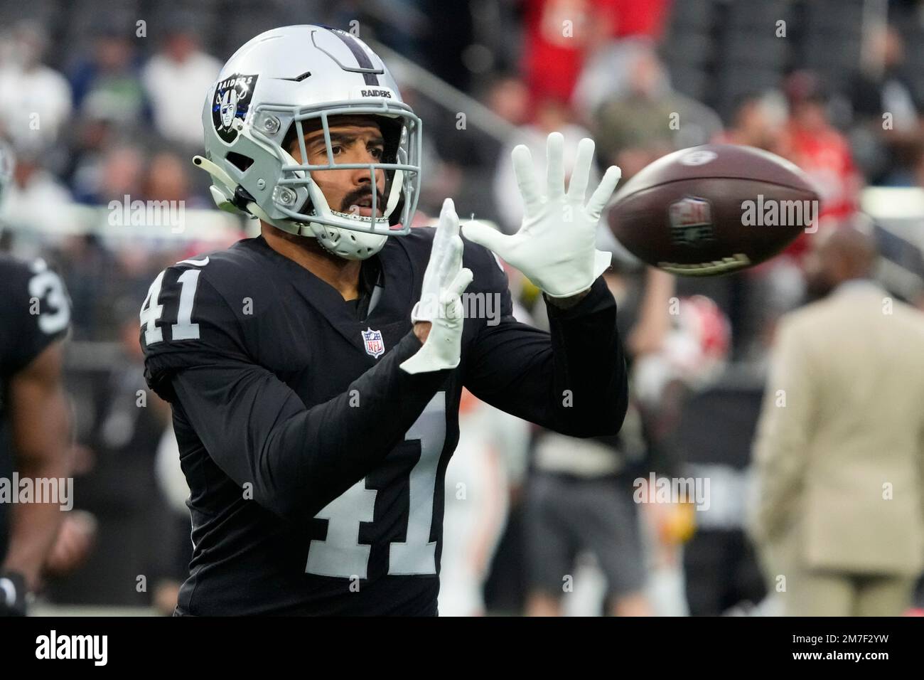 Las Vegas Raiders safety Matthias Farley (41) warms up against the ...