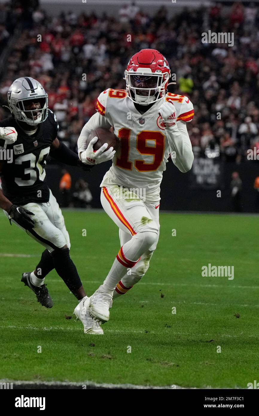 Kansas City Chiefs wide receiver Kadarius Toney (19) scores a touchdown ...
