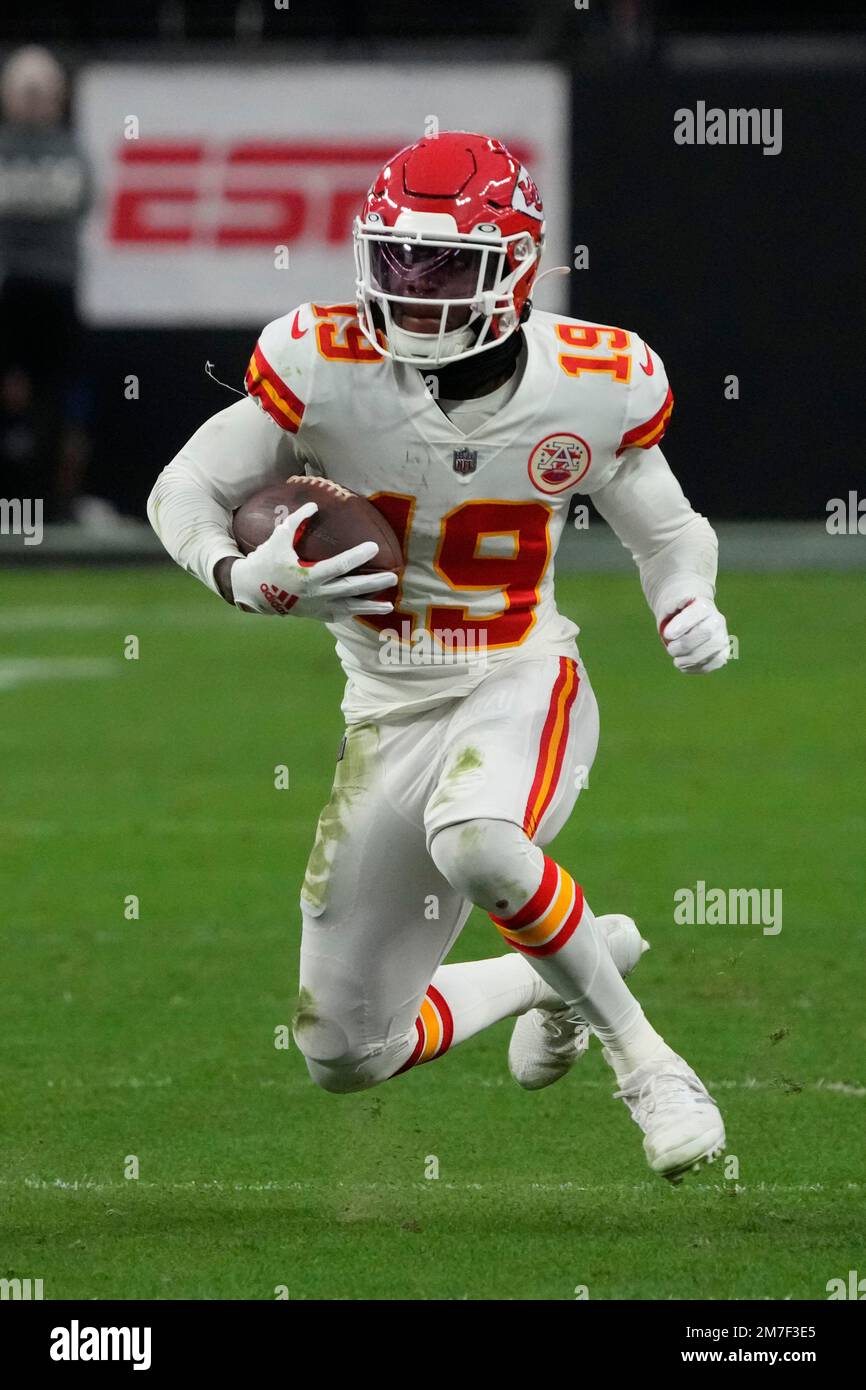 Kansas City Chiefs wide receiver Kadarius Toney (19) runs the ball ...