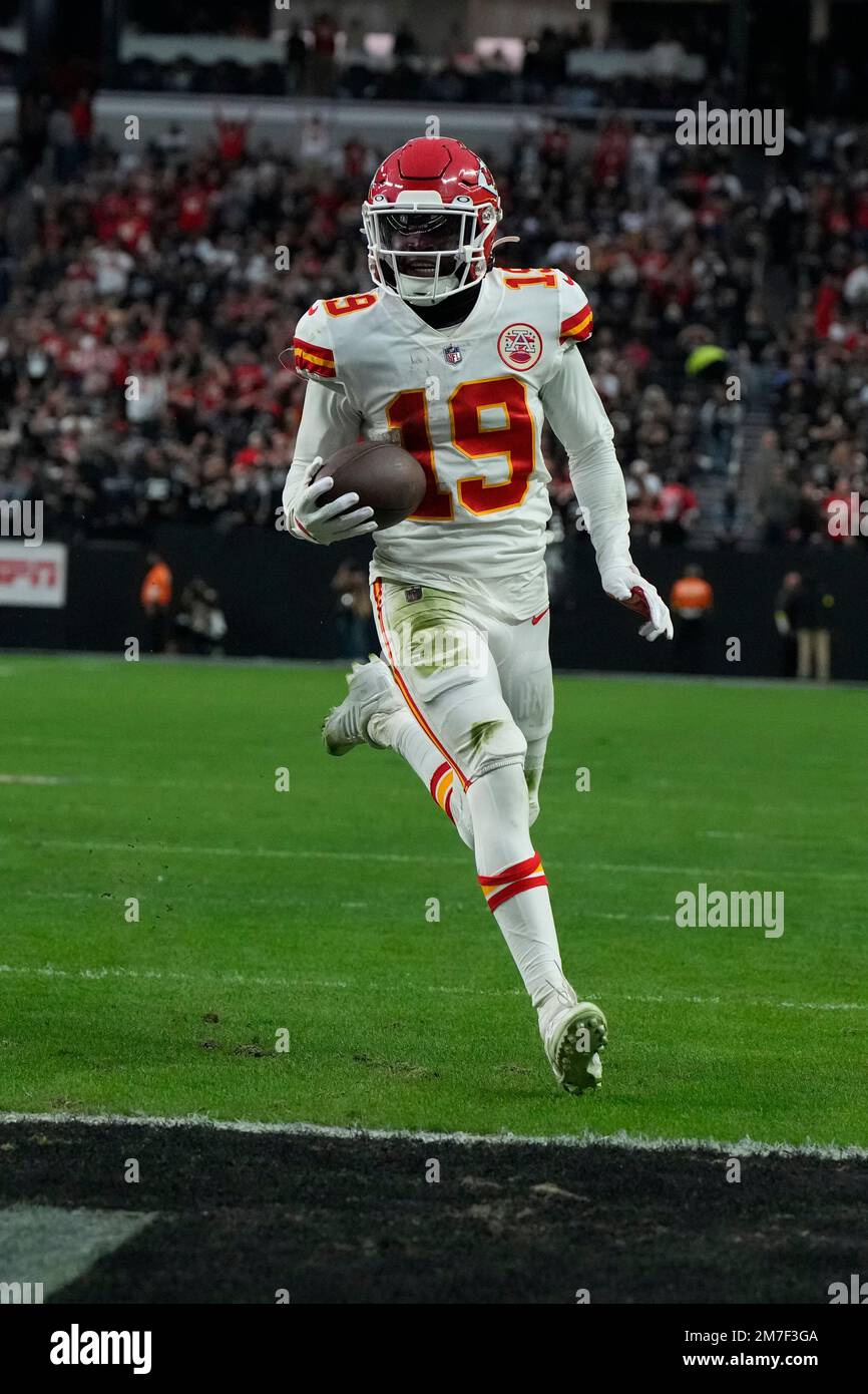 Kansas City Chiefs wide receiver Kadarius Toney (19) scores a touchdown ...