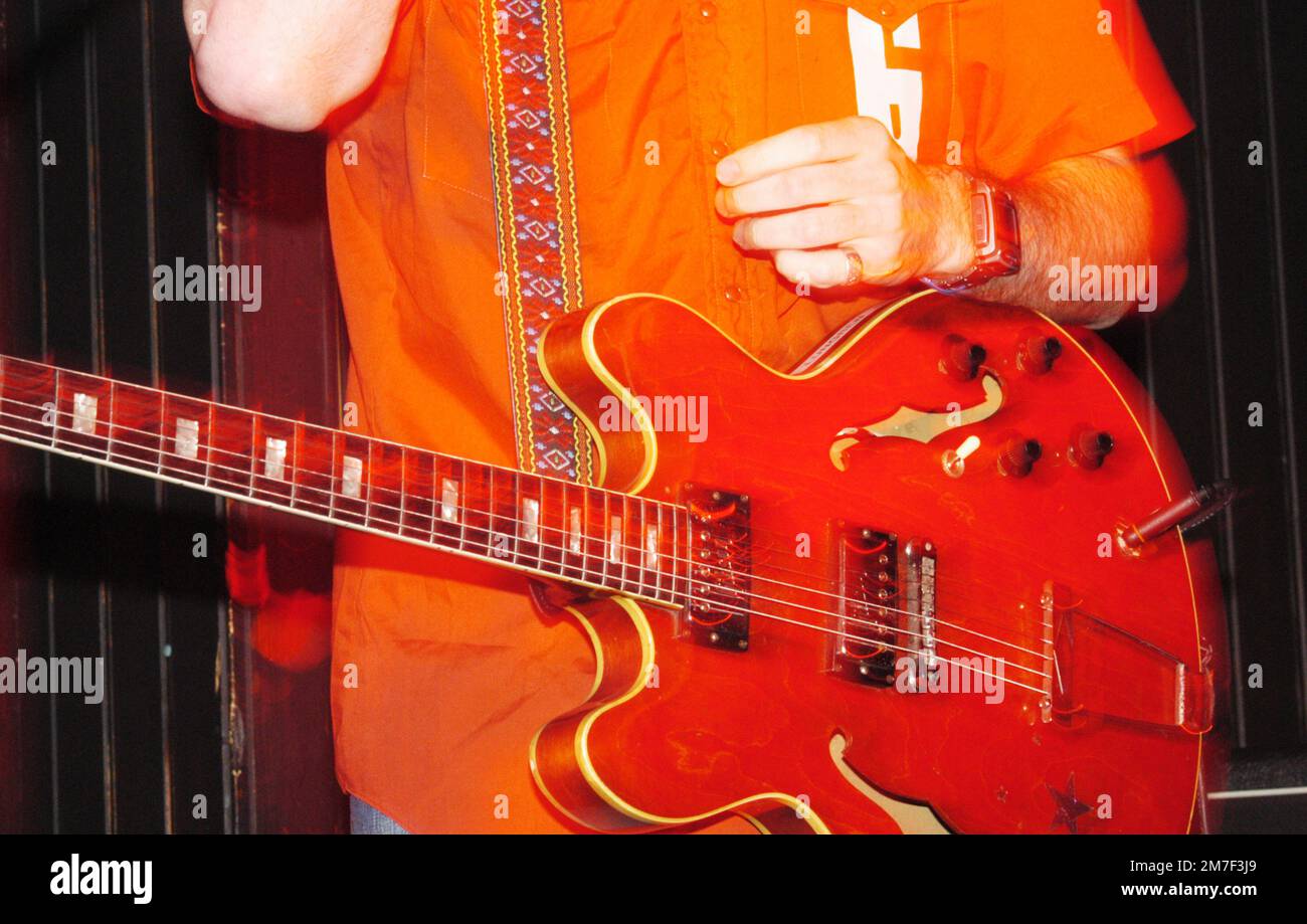 SUPER FURRY ANIMALS, CONCERT, 2004: Gruff Rhys of SUPER FURRY ANIMALS ...