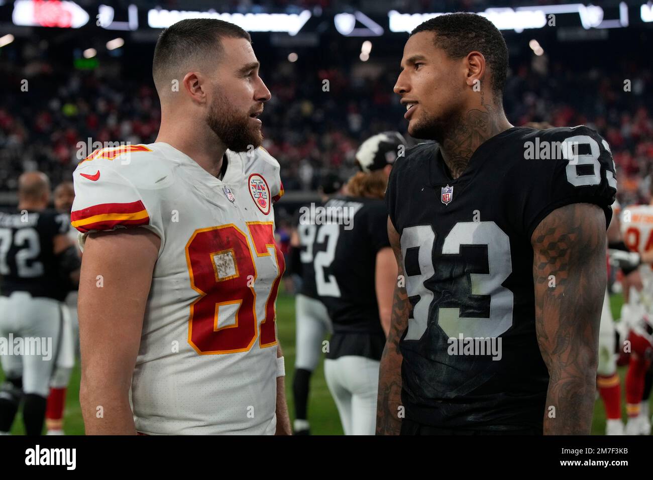 Kansas City Chiefs tight end Travis Kelce (87) and Las Vegas Raiders ...