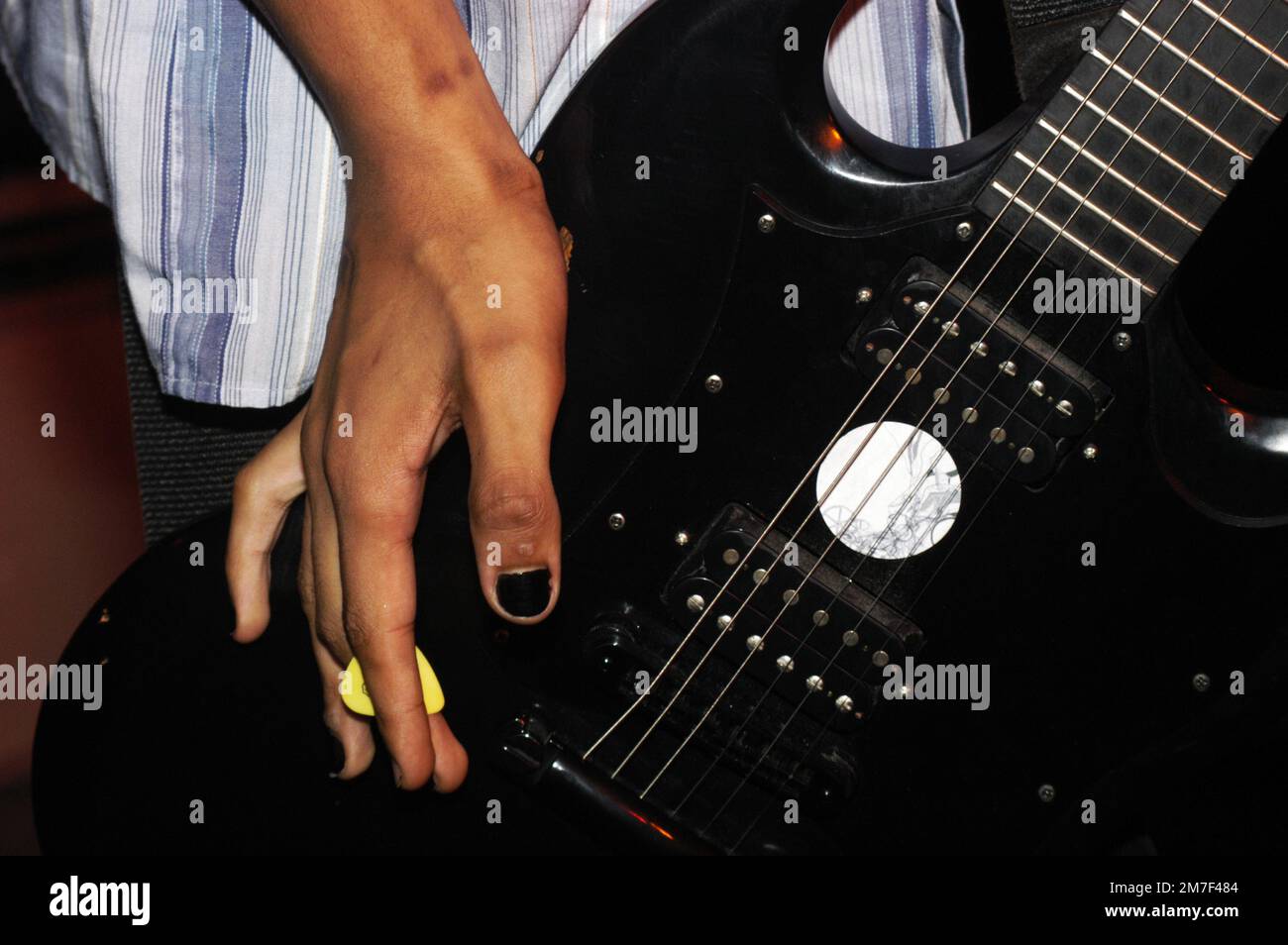 Guitarist with unusual grip (Michael Grech) Photo © Rob Watkins 2002 ...